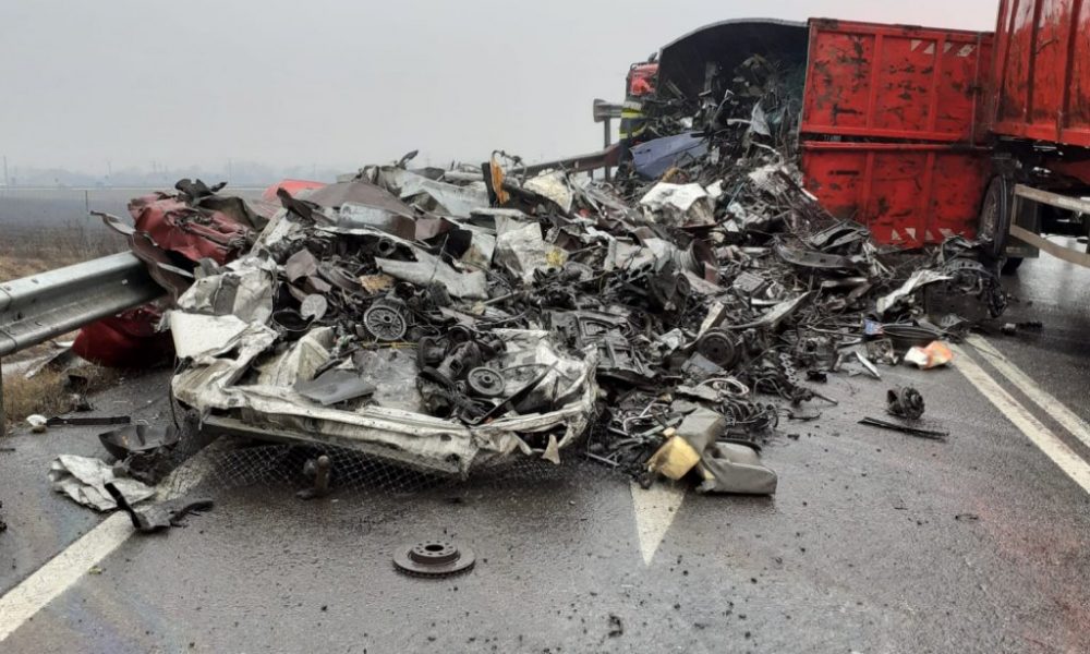 Accident Cluj: Autocamion răsturnat pe Autostrada Transilvania - I Love ...